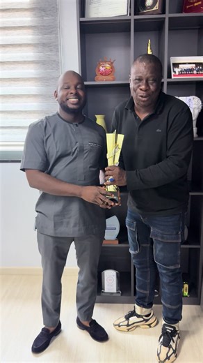 Visite au bureau de Bakarijabi