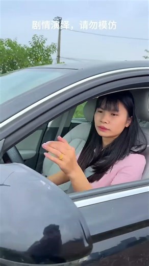 A Novice Driver Got Stuck On A Narrow Road And Did This...