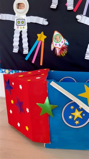 We created the cutest rocket ship for our Space Play Pack using just two boxes. After a quick paint, a little decorating, and some space themed details, it was ready for take off. It’s such a fun way to bring dramatic play to life and give students their very own rocket ship to climb into, imagine, and blast off into space. Perfect for creative play, lots of fun, and bringing your space station to life. 🌙🪐 💛 Top Teacher Tip Add buttons, labels, and simple “control panels” to encourage student