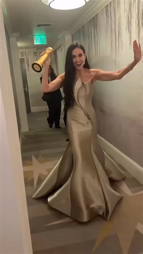 That’s a wrap on 2025! An amazing year filled with dreams come true and memories I’ll treasure forever. Each year continues to surprise me, bringing even more joy and love to my life. 2026 you’ve got some very big shoes to fill, but I don’t doubt you for a second! ♥️ | Demi Moore