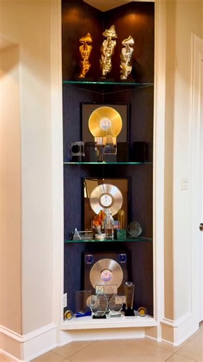 A little Nat King Cole, some Johnny Mathis, a touch of Mariah, a classic or two from Donnie Hathaway, Prayer, Meditation and an 18 footer 🎄 That’s what the OG calls, a Holiday Musical full of Love and Light in Abundance. Seasons Greetings! @OfficialAlBSure | Al B. Sure!