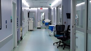 Cook Children’s Medical Center-Fort Worth Infectious Diseases ICU has six negative-pressure rooms to care for children potentially diagnosed with measles. “It takes planning,” explained Suzanne Whitworth, M.D., Division Chief of Pediatric Infectious Diseases. The unit has six beds and dedicated areas for visitors and staff to put on and take off personal protective equipment (PPE). The rooms also provide a bed for family members and have specialized air ventilation systems. In the negative-air-p