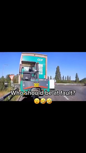 379K views · 521 reactions | hgv driver nearmiss drivingtips fyp foryou | Border Security | Facebook