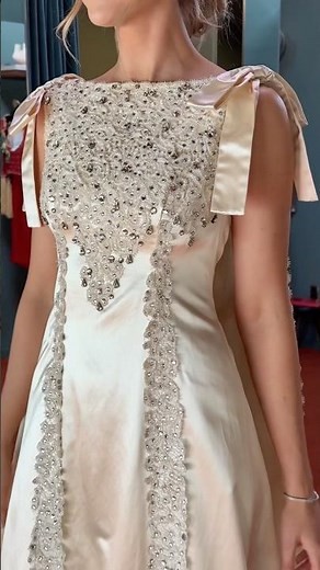 1960s Vintage Wedding Dress Looks straight out of a Royals closet