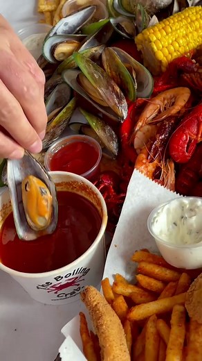 Delicious Green Mussels: A Seafood Boil Experience