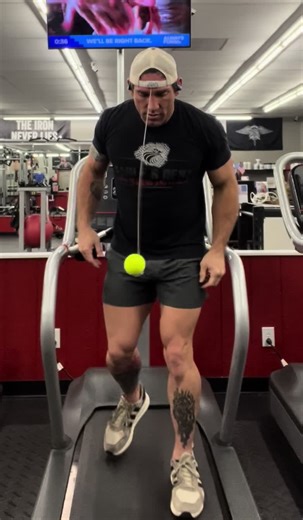 Hand eye coordination with a bit of footwork. Focus ball / boxing ball fun little gadget. #effinghamcombatacademy #poolermuaythai #firefit