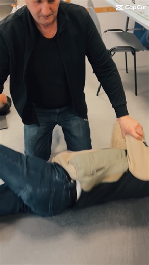 Thermes de Cauterets on Instagram: "Sur deux jours, plusieurs membres de l’équipe ont suivi une formation Sauveteur Secouriste du Travail (SST). Gestes de premiers secours, mises en situation et échanges autour de situations concrètes. ⛑️💬 Un temps de formation précieux, pour mieux savoir comment réagir et se sentir plus à l’aise face à l’imprévu. 💙 —— #formationsst #premierssecours #sst #prevention #securiteautravail sapeurpompiers thermesdecaurerets curethermale"