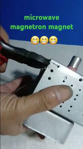 How to remove a microwave magnetron magnet