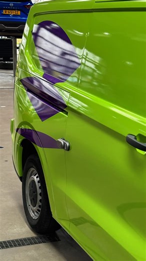 De Plakman on Instagram: "TBI VW T7 Avery SWF Color match @omnimark.nl #carwrap #green #averydennison #car #wrap"