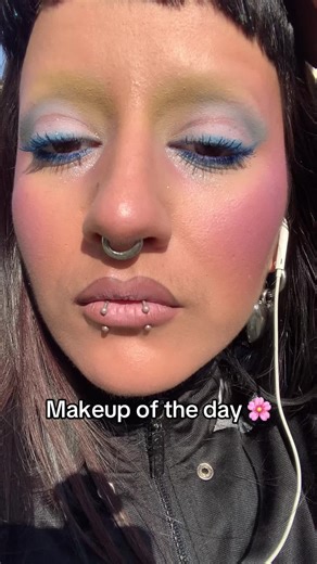 Vibrant Spring Makeup Look of the Day