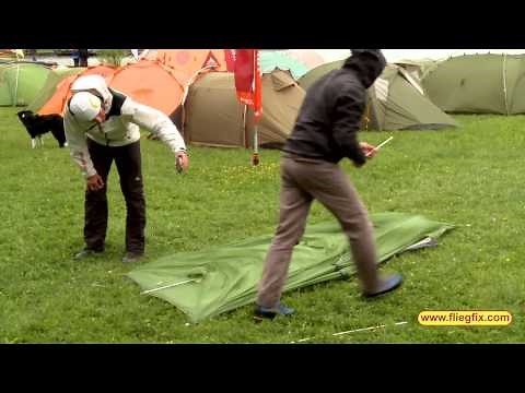 Zeltaufbau im Sturm - VauDe Power Lizard Ultralight auf der Fliegfix Outdoormesse