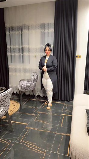 وردة شارلومانتي: جديد أغاني شابة وردة!