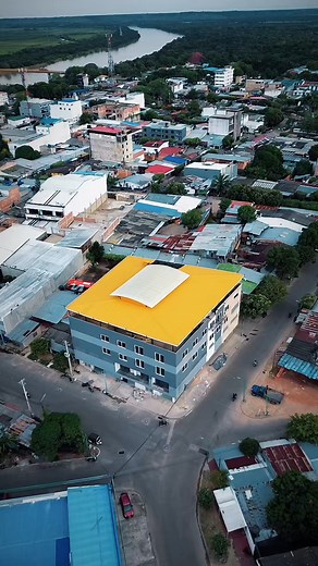 🤩 Se está construyendo el primer centro comercial de Puerto Gaitán. NEXUS MALL, moderno, vibrante y lleno de experiencias. Tiendas, entretenimiento, gastronomía… todo en un solo lugar. Puerto Gaitán crece, y el futuro está por abrir sus puertas. #NEXUSMALLMuypronto | Nosotrostv