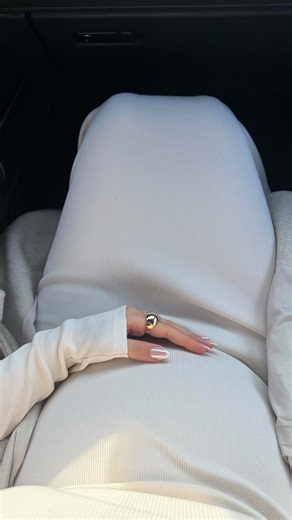 Selin Karabulut on Instagram: "Es war alles so wunderschön 😭🤍 Dienstleister: Event Planerin / Dekorateurin: @b.elleza_ Foto: @canslightphotography Content Creator : @thecontentdiary.de Feuerwerk : @feuerwerksprofi Video: @getfocusednow Torte / Desserts: @ddaisycakery Catering : @performancecatering Bloom Bar / Matcha Bar / Audio Gäste Buch und Klingel Bar : @goldstone.de Fotobox : @fotostation_nrw Cards : @su.cards Location: @luentenbeckerhoehe_location Anzeige"