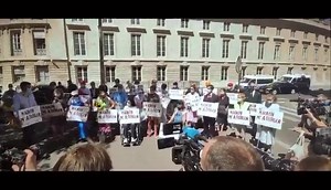 2.6K views · 143 reactions |  VIDÉO : les images de l'Action Flash exceptionnelle d'hier. 26 figurants représentant Les Oubliés d'Emmanuel Macron : occupez-vous de tous les Français, pas des revendications d'une poignée !  STOP  | Le Syndicat de la Famille | Facebook