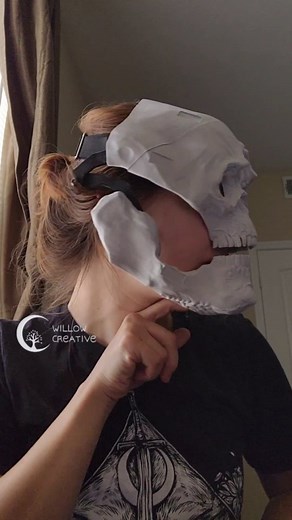 Willow Creative on Instagram: "Answers to the moving parts of the mask. It is deceptively simple, with strings, elastic and rotation points (hinges). Base mask is 3dprinted. See how I made more of the Savathûn costume in the highlight on my profile. #cosplay #destiny2 #savathun #witchqueen"