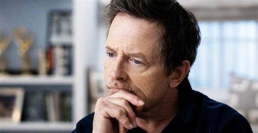 Heather Locklear ja Michael J. Fox tähdittivät hittisarjaa – upea jälleennäkeminen - Stara.fi