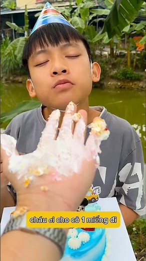 The beggar girl was looked down upon by the children 😭