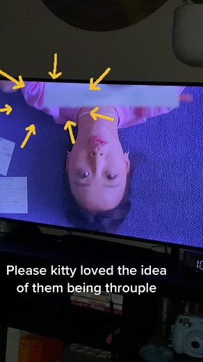 Her face made me cackle #xokitty #xokittynetflix #throuplegoals #teamyuri