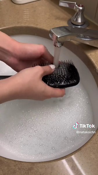 How to Clean a Tangle Teezer: Step-by-Step Guide