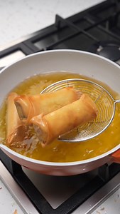 684K views · 13K reactions | Episod 536 | Resepi Roti Khurasan Version Bujang | 2 Minit 1 Resepi by Che Sayang Kitchen Resepi Penuh Roti Khurasan - daging burger atau daging kisar - 1/2 sudu serbuk kari daging - Chili flakes - Serbuk blackpepper - 1-2 sudu sos cili - Mayonis - Roti putih - Kulit popiah #resepichesayang #chesayangkitchen #rotikhurasan | Che Sayang Kitchen | Facebook