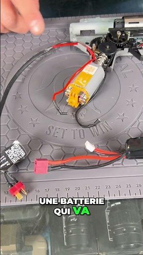 Réplique Airsoft AEG, On vous explique.Une Baterrie, Un Moteur, des engrenages et un piston#airsoft