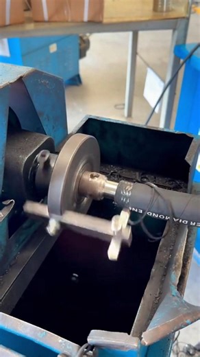 Rentonehose on Instagram: "Before assembling the hose connection. It is absolutely necessary to remove a layer from the surface of the hose. #industrial #rubberhose #factory #machine #hydraulic #hydraulichose #hoses #tips #crimping #cutting #winding #wrapping #stripping #hosecleaning #experiment #industrialhose #oilpipeline"