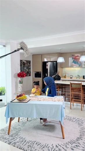 Replying to @aniw🌼 dia bisa sabaar nunggu scene makan padahal dia dari awal udah ngiler bngtt liat nasi & lauk pauk🥹@Raifa Aramoana