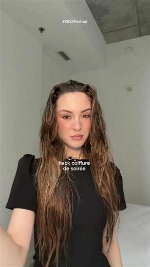 ma coiffure festive préférée: des cheveux lissés et protégés avec le soin protéiné réparateur OGX vaporisateur thermoprotecteur ✨ @OGX Beauty Canada #PartenaireOGX #hairstyle #party