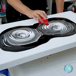 785K views · 13K reactions | 2 super unique swipe techniques it is so interesting how different these 2 paintings came out! | MollysArtistry | Facebook