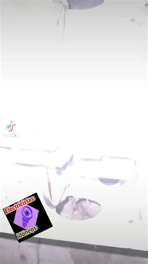 Interruptor diferencial muy importante. Leo sus opiniones? Gracias a las nuevos colegas que se sumaron. #electricistas #estudiantes #capacitacioneselectricas #tecnicoelectricista #instalacionesseguras #electricistasidoneos #electricistasargentinos #cfp #refrigeracion #seguridadelectrica #profecionaleselectricos #electricy #automovilista #electronica | Electricistas Idoneos