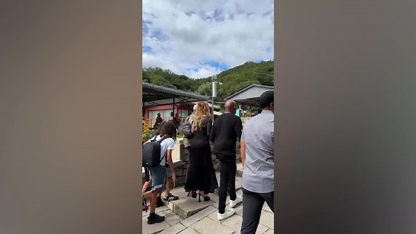 Mariah Carey wears high heels at the Great Wall of China