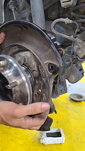How to fj cruiser rear axle seal leaked replacement guide #automotive #mechanical #repairing #fj #cruise #Rear #AxleRepair #seal #replacement #information #guide #tips #tricks #professional #mechanic | Mujahid Manzoor