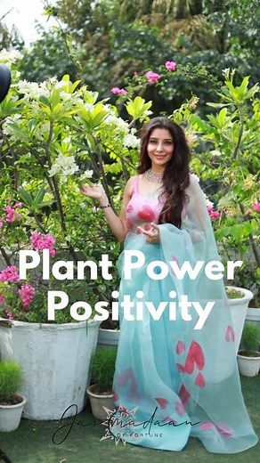 Plant Power for Positivity Plants are gorgeous and lucky! Take the Money plant, improving your Vaastu wherever it grows. Here's the secret: in North if planted in water for success, South East in soil for cash flow - just keep these climbers growing upwards! Need more plant magic? Snake plant in a brown pot at South East produces good energy and fresh air. Jade plant with small leaves in the East makes your social relationship bloom. Harshingar plant in East for friendship and South for fame. Tu