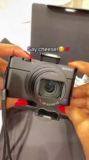 Unboxing my new digital camera📸💗she’s so pretty!!🥹🥹 #sonyrx100 #sonyrx100vii #sony #digitalcamera