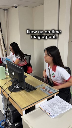 Yan ang workmate, medyo clingy!😅 Experience the fun side of work. Join us at Addessa. Apply now at https://careers.addessa.com or just walk in to any Addessa store near you. #AddessaCareers #AddessaInstallmentKayangKaya | Addessa Careers