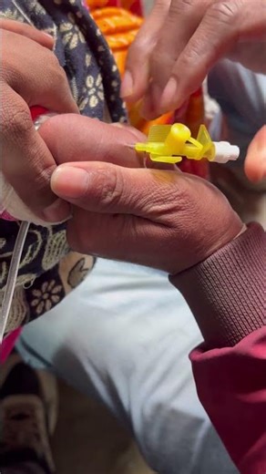 Newborn baby being ketkat💉😥👍 #youtubeshorts #nursing #newbornbaby #injection #canula #shorts