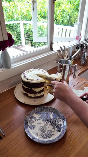 How to Cut the Perfect Slice of Cake