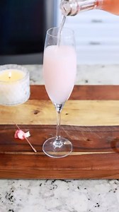This bubbly pink cocktail is the perfect summer vibe 💕 ✨INGREDIENTS✨ * 1.5 oz. Bloom Jasmine and Rose Gin * 3/4 oz. simple syrup * 3/4 oz. fresh lemon juice * 3 oz. Rosé Prosecco #pinkdrinks #cocktails #pinkcocktail #cocktailreels #cocktail #cocktailrecipes #drinks #bubbly | Homemade Food Junkie