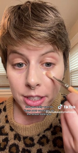 A small amount of creasing is normal but if it’s a constant issue—all of these will help 👍 #makeuphack #concealer #concealerhack #makeup101