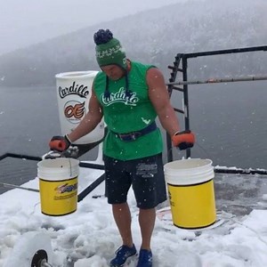 Just another day at the office for Steve!! Bucket curls with Fat Gripz Extreme 💪🏼💪🏼💪🏼 #fatgripz #oldschool #bicepworkout @cardilloweightbelts #biceps #bicepcurls #fatgripzextreme —> www.FatGripz.com | Fat Gripz