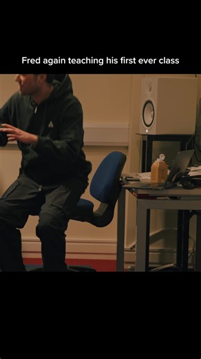 imagine Fred again teaching you music... #Fredagain #musicproduction #dj #fredagainagainagain #producertips @Fredagainagain