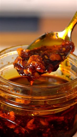 Pepper Geek on Instagram: "This homemade chili crisp is one of the best things we have ever made. It’s got the perfect heat level, a satisfying crunch, and can easily bring a bland meal to life with just a quick drizzle. Here’s how we make ours: Ingredients: 1.5 cups peanut oil, or avocado 2 shallots, finely sliced 8 cloves garlic, finely sliced 1 large piece fresh ginger, peeled and sliced thick 4 star anise pods 1 cinnamon stick ¼ cup gochugaru, coarse 1 Tbsp red pepper flakes 1 tsp sichuan pe