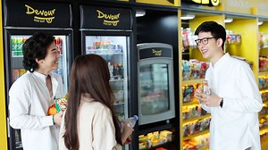 Devour micro mart ตู้จำหน่ายสินค้า ไร้เงินสด 24 ชั่วโมง การใช้บริการเพียง 3 ขั้นตอนง่ายๆ shop-scan-pay เหมาะสำหรับอาคารสถานที่ต่างๆ ที่ต้องการสิ่งอำนวยความสะดวกด้านอาหารการกิน "ให้ความหิวกับ การกิน มาใกล้กัน" ช่วยยกระดับคุณภาพชีวิต ตอบโจทย์การใช้ชีวิตในสังคมปัจจุบันที่เวลามีจำกัด ขนาดและการออกแบบร้าน รวมถึงสินค้าที่วางจำหน่ายสามารถปรับเปลี่ยนให้เข้ากับพื้นที่และความต้องการได้ ติดต่อ line : @devour_micromart *พื้นที่ที่ต้องการให้ดีเวอร์ไปเปิดให้บริการ *นำเสนอสินค้ามาวางจำหน่ายที่ดีเวอร์ *ลูกค้าสา