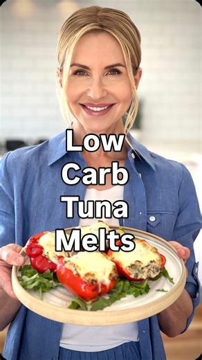 LOW CARB TUNA MELTS 🧀🔥 When comfort food meets clean eating… this one just hits. High-protein. Low-carb. Creamy, melty and deeply satisfying — without bread, fillers or blood-sugar spikes. These stuffed capsicums are packed with omega-3s, gut-loving yoghurt, fresh herbs and golden mozzarella. Lunch, dinner or meal prep. Why you’ll love them: ✨ High protein for lean muscle ✨ Blood-sugar friendly ✨ Naturally low-carb ✨ Hot OR cold (yes, they’re amazing both ways) THE RECIPE INGREDIENTS 2 red cap