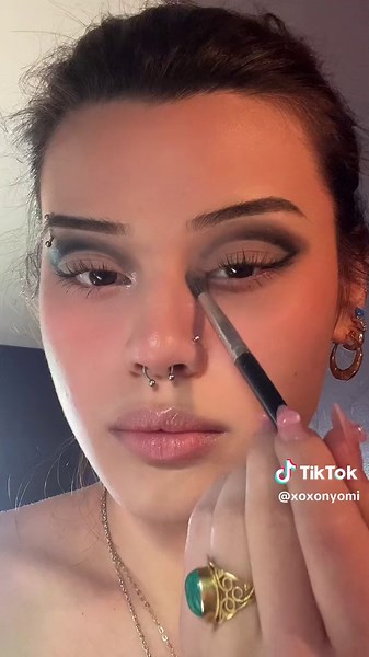 Sultry Cut Crease Makeup Tutorial for Club Nights