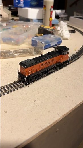 Athearn HO Scale MP15 Milwaukee Road
