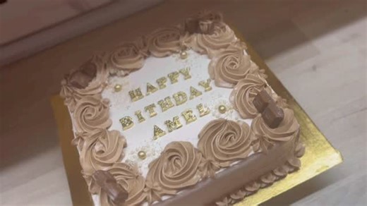 Luxury cake by Élyna on Instagram: "Commande du jour pour une adorable cliente"