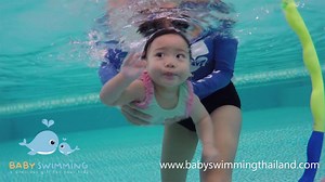 🐳 วันนี้น้องๆ คลาส Starfish และ Nemo ของสาขาพระราม 2 กำลังทำกิจกรรมดำน้ำลอดห่วงกันอยู่ค่ะ ลีลาแต่ละคนจะสนุกและมั่นใจขนาดไหน ไปชมกันเลยค่ะ...💦💙🐳 ✨มาร่วมมอบของขวัญล้ำค่าที่จะติดตัวลูกน้อยของคุณไปตลอดชีวิตกับ BABY SWIMMING ศูนย์ว่ายน้ำเด็กทารกและเด็กเล็กมาตรฐานคุณภาพ ISO 9001 แห่งเดียวในประเทศไทย ได้ทุกสาขาใกล้บ้านนะคะ 😊✨🎁🐳💦✨ 📱🐳 สอบถามข้อมูลเพิ่มเติม: 👉🏻 รามคำแหง 112 : 092-358-3599 👉🏻 พระราม 2 : 093-282-8299 👉🏻 บางแสน–ศรีราชา : 089-331-1199 👉🏻 สาทร–พระราม 3 : 091-891-1199 👉🏻 พระ