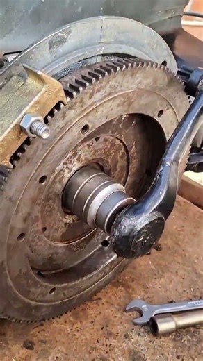 How to Remove a Flywheel Nut with a Torque Multiplier